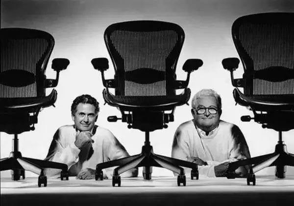 The 7-Million-Unit "Ugly Chair" Craze: Winning Over Steve Jobs and Oba ...